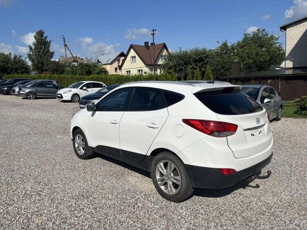 Balts Hyundai ix35 2013 Jurbarkas, ar dzinēja tilpumu 2.00 L un nobraukumu 199 tūkst. km par 5700 €, foto 7 vietnē AUTOMOTO.COM.LV