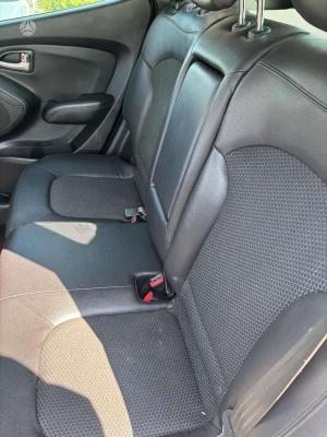 White Hyundai ix35 2013 in Jurbarkas, with an engine capacity of 2.00 L and mileage of 199 thousand km for 5700 €, photo 12 on AUTOMOTO.COM.LV