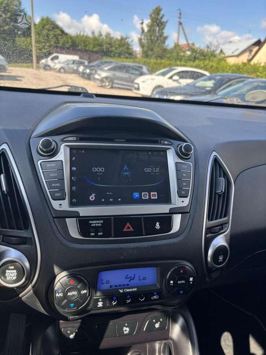 White Hyundai ix35 2013 in Jurbarkas, with an engine capacity of 2.00 L and mileage of 199 thousand km for 5700 €, photo 17 on AUTOMOTO.COM.LV