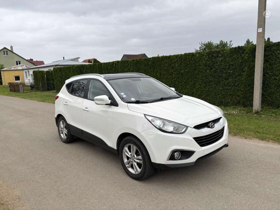 Balts Hyundai ix35 2013 Jurbarkas, ar dzinēja tilpumu 2.00 L un nobraukumu 199 tūkst. km par 5600 €, foto 4 vietnē AUTOMOTO.COM.LV