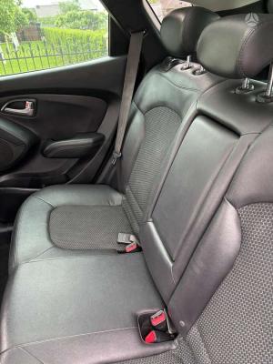 Balts Hyundai ix35 2013 Jurbarkas, ar dzinēja tilpumu 2.00 L un nobraukumu 199 tūkst. km par 5600 €, foto 7 vietnē AUTOMOTO.COM.LV
