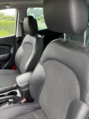 Balts Hyundai ix35 2013 Jurbarkas, ar dzinēja tilpumu 2.00 L un nobraukumu 199 tūkst. km par 5600 €, foto 12 vietnē AUTOMOTO.COM.LV