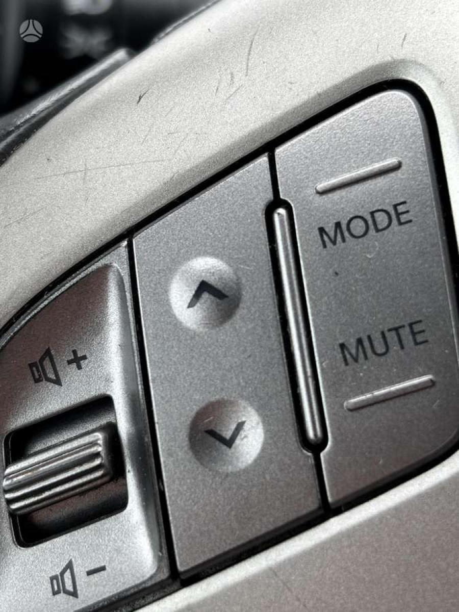 Balts Hyundai ix35 2013 Jurbarkas, ar dzinēja tilpumu 2.00 L un nobraukumu 199 tūkst. km par 5600 €, foto 15 vietnē AUTOMOTO.COM.LV