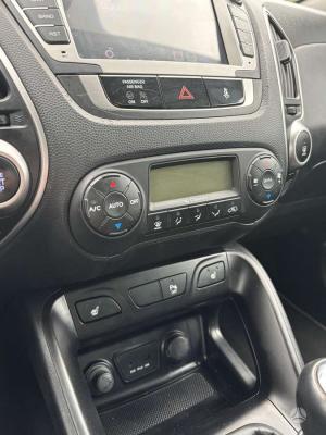Balts Hyundai ix35 2013 Jurbarkas, ar dzinēja tilpumu 2.00 L un nobraukumu 199 tūkst. km par 5600 €, foto 17 vietnē AUTOMOTO.COM.LV