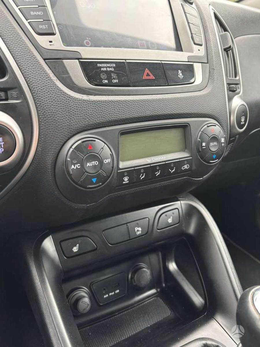 Balts Hyundai ix35 2013 Jurbarkas, ar dzinēja tilpumu 2.00 L un nobraukumu 199 tūkst. km par 5600 €, foto 17 vietnē AUTOMOTO.COM.LV