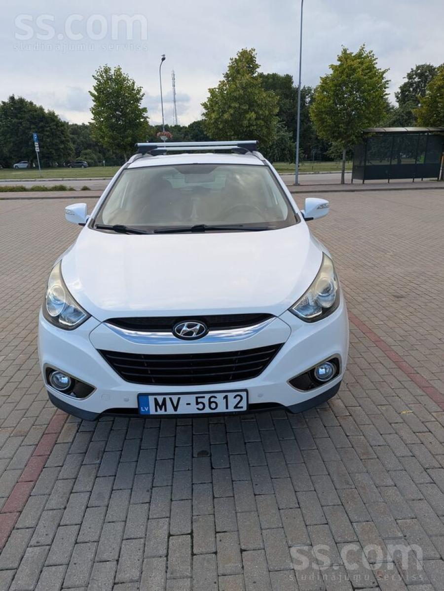 Balts Hyundai ix35 2013 Rīga, ar dzinēja tilpumu 2.00 L un nobraukumu 105 tūkst. km par 8200 €, foto 1 vietnē AUTOMOTO.COM.LV