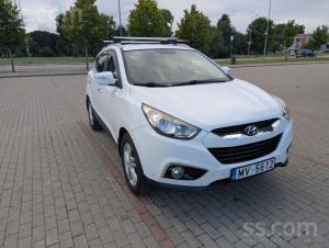Balts Hyundai ix35 2013 Rīga, ar dzinēja tilpumu 2.00 L un nobraukumu 105 tūkst. km par 8200 €, foto 3 vietnē AUTOMOTO.COM.LV