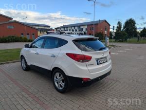 Balts Hyundai ix35 2013 Rīga, ar dzinēja tilpumu 2.00 L un nobraukumu 105 tūkst. km par 8200 €, foto 5 vietnē AUTOMOTO.COM.LV