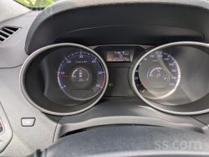 Balts Hyundai ix35 2013 Rīga, ar dzinēja tilpumu 2.00 L un nobraukumu 105 tūkst. km par 8200 €, foto 9 vietnē AUTOMOTO.COM.LV