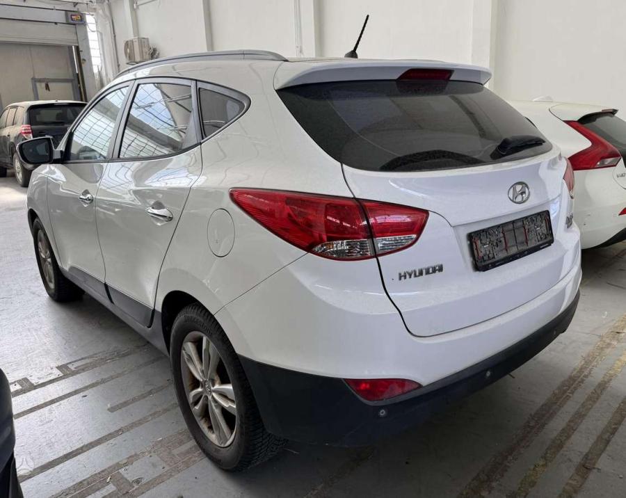 Balts Hyundai ix35 2013 Šauļi, ar dzinēja tilpumu 1.69 L un nobraukumu 225 tūkst. km par 5650 €, foto 4 vietnē AUTOMOTO.COM.LV