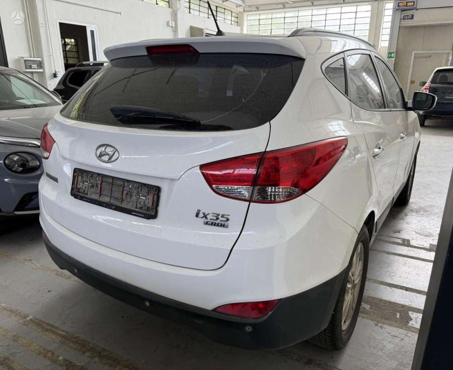 Balts Hyundai ix35 2013 Šauļi, ar dzinēja tilpumu 1.69 L un nobraukumu 225 tūkst. km par 5650 €, foto 5 vietnē AUTOMOTO.COM.LV