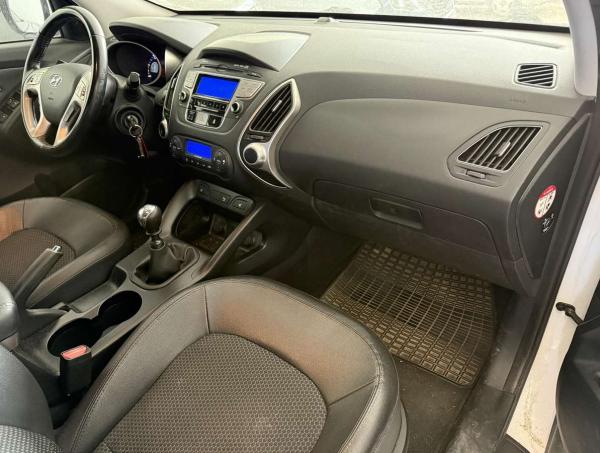 Balts Hyundai ix35 2013 Šauļi, ar dzinēja tilpumu 1.69 L un nobraukumu 225 tūkst. km par 5650 €, foto 6 vietnē AUTOMOTO.COM.LV