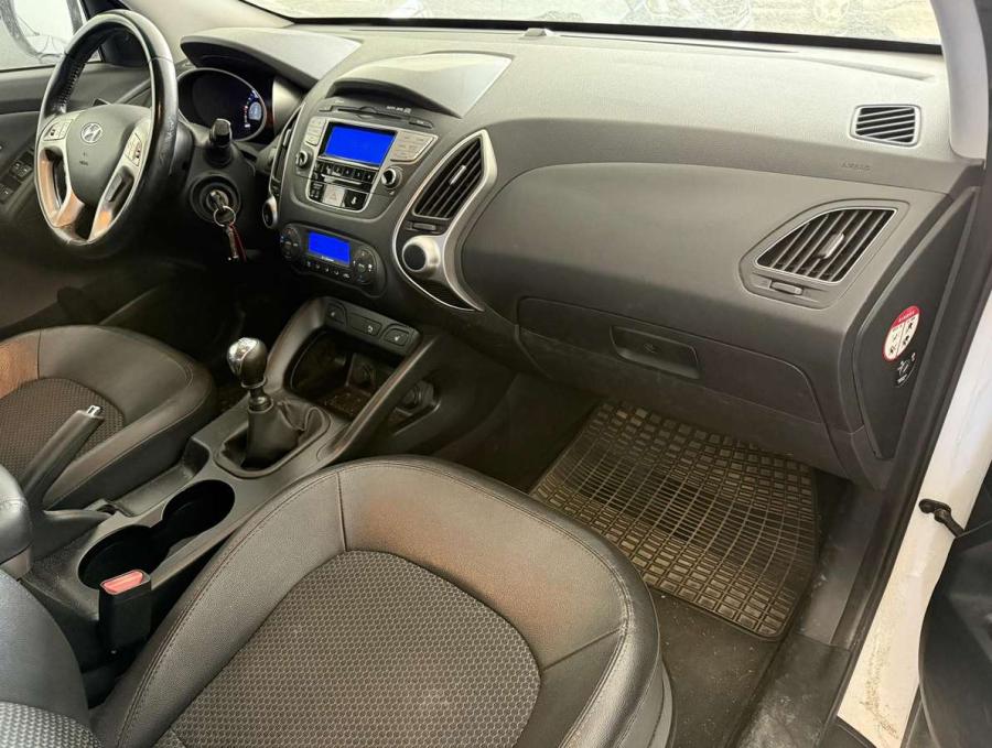 Balts Hyundai ix35 2013 Šauļi, ar dzinēja tilpumu 1.69 L un nobraukumu 225 tūkst. km par 5650 €, foto 6 vietnē AUTOMOTO.COM.LV