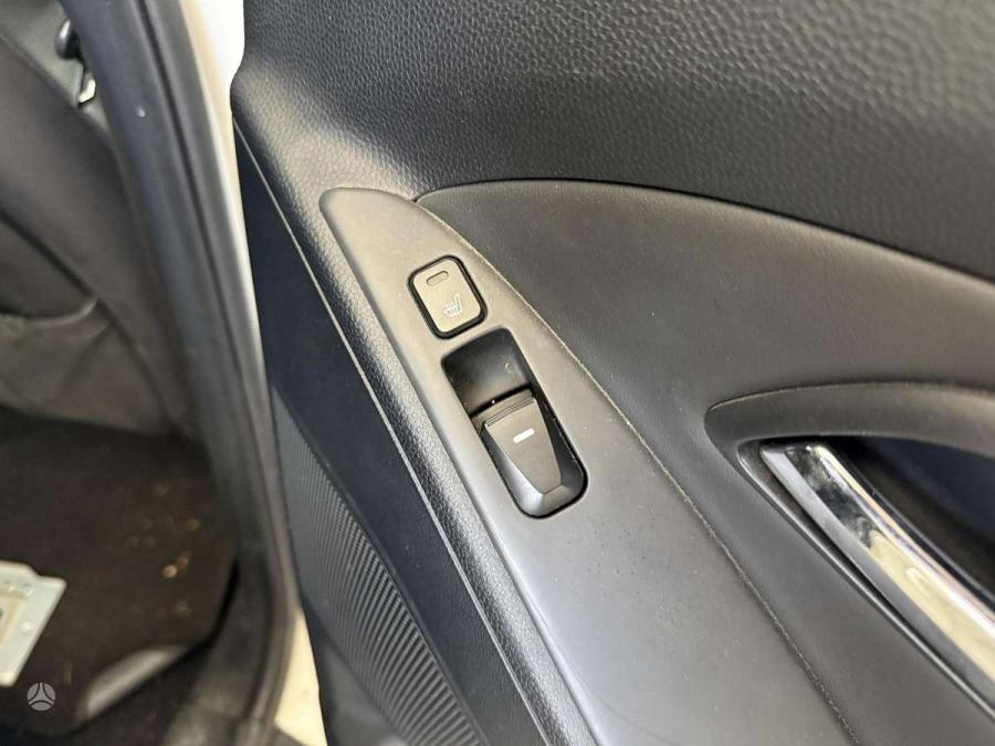 Balts Hyundai ix35 2013 Šauļi, ar dzinēja tilpumu 1.69 L un nobraukumu 225 tūkst. km par 5650 €, foto 10 vietnē AUTOMOTO.COM.LV