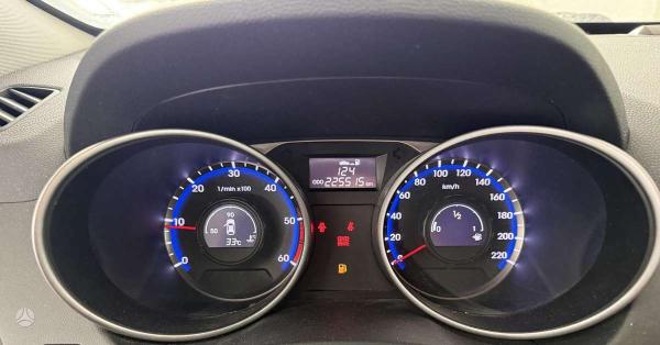 Balts Hyundai ix35 2013 Šauļi, ar dzinēja tilpumu 1.69 L un nobraukumu 225 tūkst. km par 5650 €, foto 11 vietnē AUTOMOTO.COM.LV