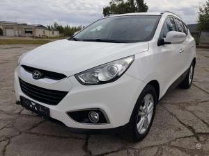 White Hyundai ix35 2013 in Siauliai, with an engine capacity of 1.69 L and mileage of 225 thousand km for 5700 €, photo 1 on AUTOMOTO.COM.LV
