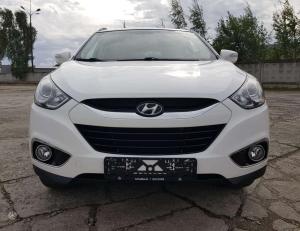 White Hyundai ix35 2013 in Siauliai, with an engine capacity of 1.69 L and mileage of 225 thousand km for 5700 €, photo 3 on AUTOMOTO.COM.LV