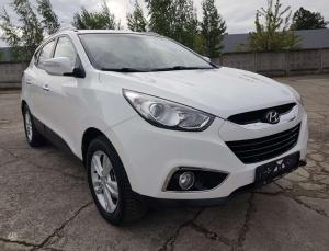 White Hyundai ix35 2013 in Siauliai, with an engine capacity of 1.69 L and mileage of 225 thousand km for 5700 €, photo 4 on AUTOMOTO.COM.LV