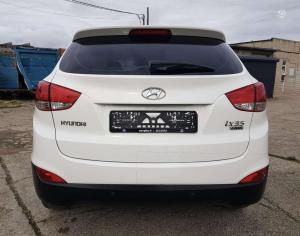 White Hyundai ix35 2013 in Siauliai, with an engine capacity of 1.69 L and mileage of 225 thousand km for 5700 €, photo 7 on AUTOMOTO.COM.LV