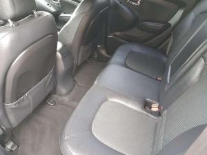 White Hyundai ix35 2013 in Siauliai, with an engine capacity of 1.69 L and mileage of 225 thousand km for 5700 €, photo 11 on AUTOMOTO.COM.LV