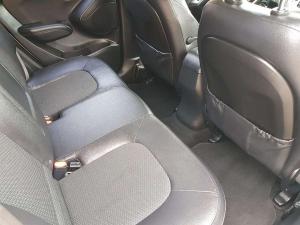 White Hyundai ix35 2013 in Siauliai, with an engine capacity of 1.69 L and mileage of 225 thousand km for 5700 €, photo 12 on AUTOMOTO.COM.LV