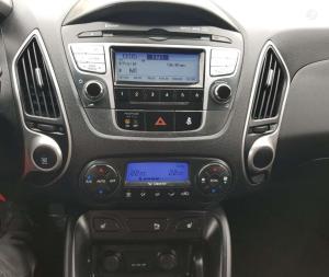 White Hyundai ix35 2013 in Siauliai, with an engine capacity of 1.69 L and mileage of 225 thousand km for 5700 €, photo 16 on AUTOMOTO.COM.LV