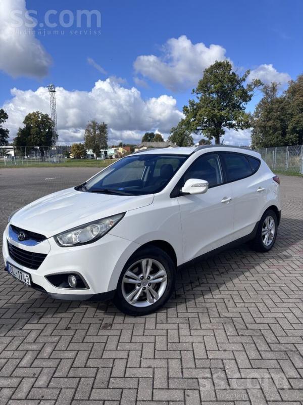 Balts Hyundai ix35 2013 Valmiera, ar dzinēja tilpumu 1.60 L un nobraukumu 161 tūkst. km par 7500 €, foto 1 vietnē AUTOMOTO.COM.LV