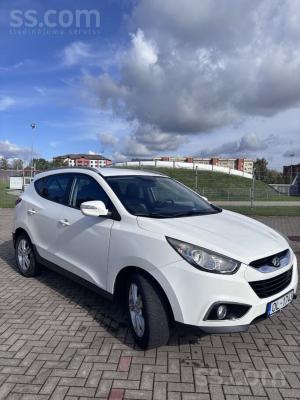 Balts Hyundai ix35 2013 Valmiera, ar dzinēja tilpumu 1.60 L un nobraukumu 161 tūkst. km par 7500 €, foto 5 vietnē AUTOMOTO.COM.LV