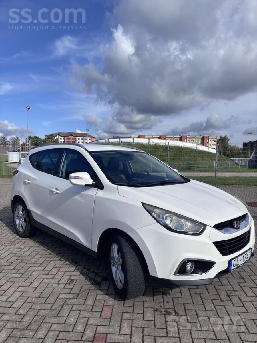 Balts Hyundai ix35 2013 Valmiera, ar dzinēja tilpumu 1.60 L un nobraukumu 161 tūkst. km par 7500 €, foto 5 vietnē AUTOMOTO.COM.LV