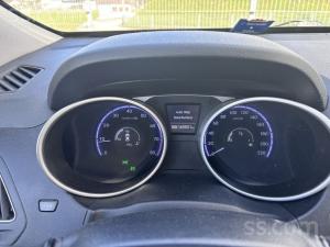 Balts Hyundai ix35 2013 Valmiera, ar dzinēja tilpumu 1.60 L un nobraukumu 161 tūkst. km par 7500 €, foto 6 vietnē AUTOMOTO.COM.LV