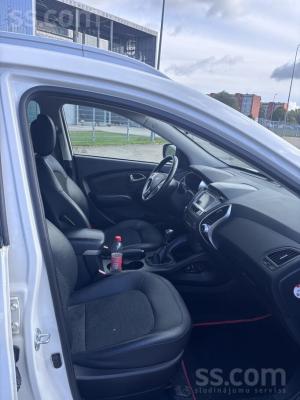 Balts Hyundai ix35 2013 Valmiera, ar dzinēja tilpumu 1.60 L un nobraukumu 161 tūkst. km par 7500 €, foto 7 vietnē AUTOMOTO.COM.LV