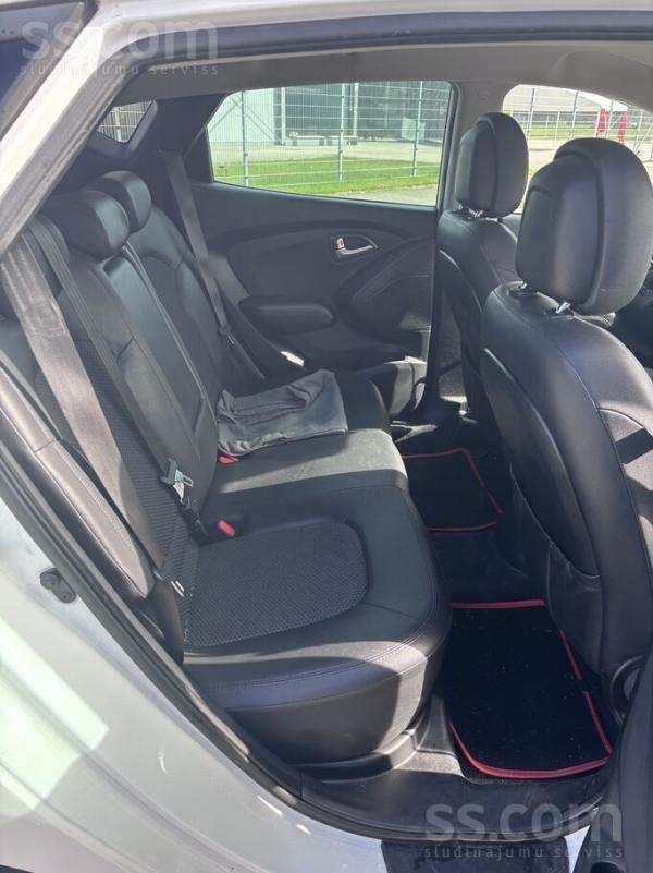 Balts Hyundai ix35 2013 Valmiera, ar dzinēja tilpumu 1.60 L un nobraukumu 161 tūkst. km par 7500 €, foto 8 vietnē AUTOMOTO.COM.LV