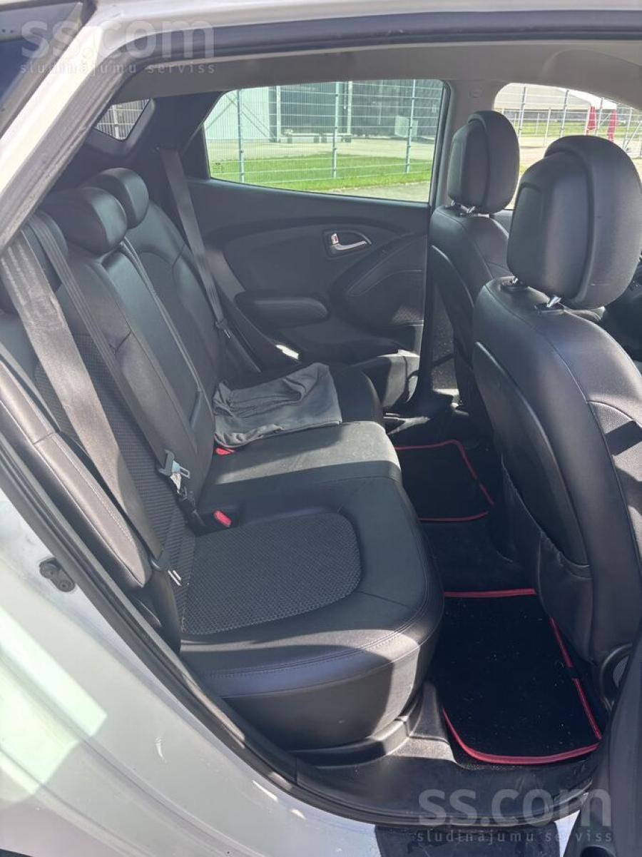Balts Hyundai ix35 2013 Valmiera, ar dzinēja tilpumu 1.60 L un nobraukumu 161 tūkst. km par 7500 €, foto 8 vietnē AUTOMOTO.COM.LV