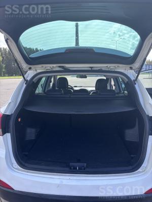 Balts Hyundai ix35 2013 Valmiera, ar dzinēja tilpumu 1.60 L un nobraukumu 161 tūkst. km par 7500 €, foto 9 vietnē AUTOMOTO.COM.LV