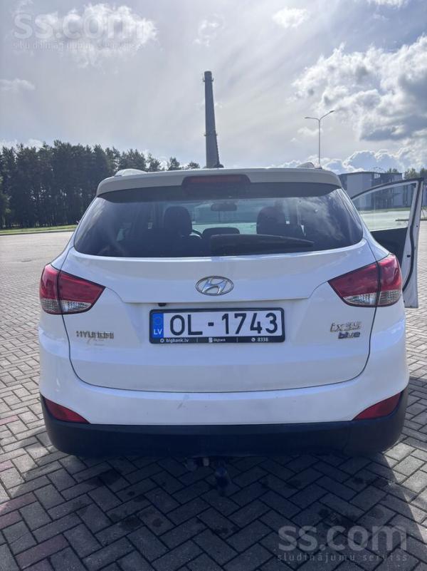 Balts Hyundai ix35 2013 Valmiera, ar dzinēja tilpumu 1.60 L un nobraukumu 161 tūkst. km par 7500 €, foto 10 vietnē AUTOMOTO.COM.LV