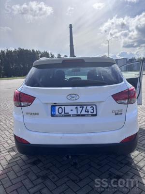 Balts Hyundai ix35 2013 Valmiera, ar dzinēja tilpumu 1.60 L un nobraukumu 161 tūkst. km par 7500 €, foto 10 vietnē AUTOMOTO.COM.LV