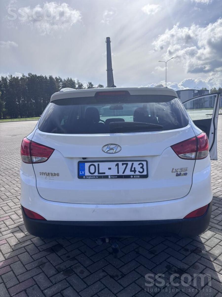Balts Hyundai ix35 2013 Valmiera, ar dzinēja tilpumu 1.60 L un nobraukumu 161 tūkst. km par 7500 €, foto 10 vietnē AUTOMOTO.COM.LV