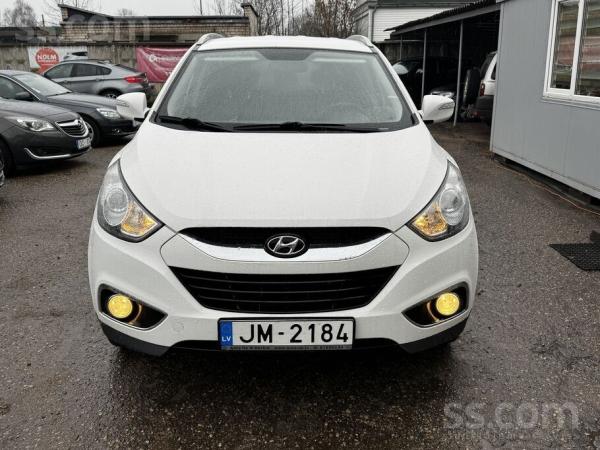 White Hyundai ix35 2014 in Daugavpils, with an engine capacity of 2.00 L and mileage of 0 thousand km for 7700 €, photo 2 on AUTOMOTO.COM.LV