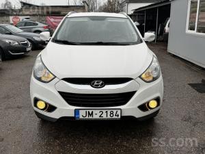 White Hyundai ix35 2014 in Daugavpils, with an engine capacity of 2.00 L and mileage of 0 thousand km for 7700 €, photo 2 on AUTOMOTO.COM.LV