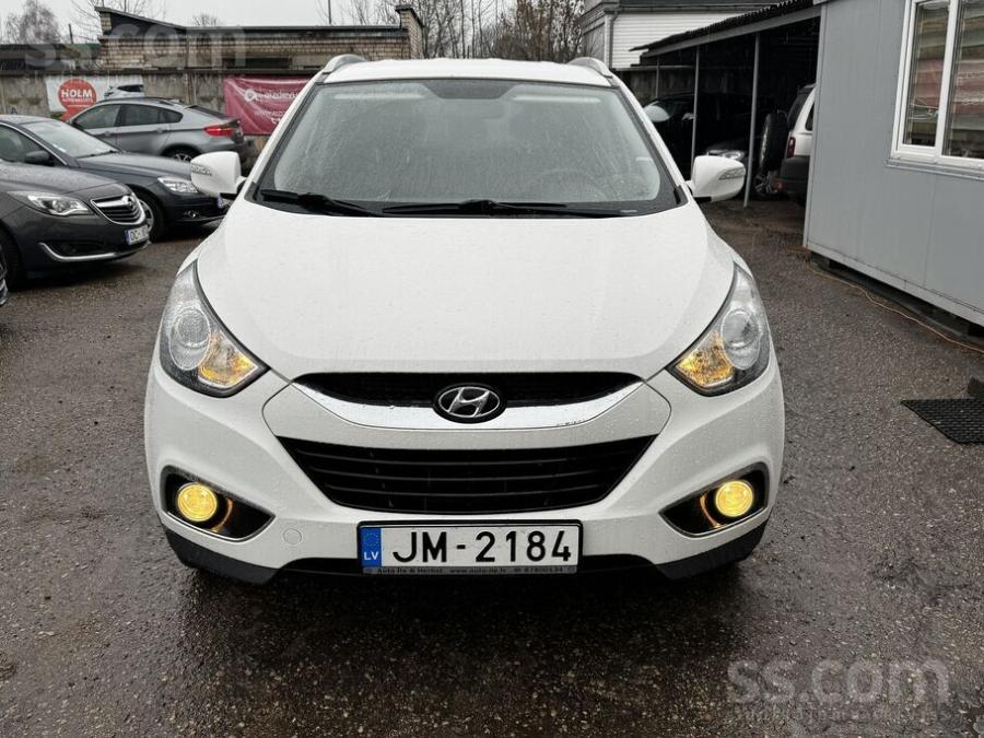 White Hyundai ix35 2014 in Daugavpils, with an engine capacity of 2.00 L and mileage of 0 thousand km for 7700 €, photo 2 on AUTOMOTO.COM.LV