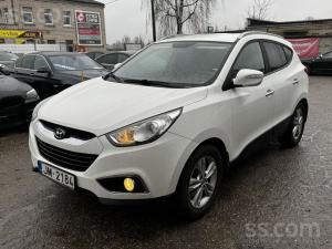 White Hyundai ix35 2014 in Daugavpils, with an engine capacity of 2.00 L and mileage of 0 thousand km for 7700 €, photo 3 on AUTOMOTO.COM.LV