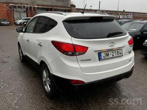 White Hyundai ix35 2014 in Daugavpils, with an engine capacity of 2.00 L and mileage of 0 thousand km for 7700 €, photo 4 on AUTOMOTO.COM.LV