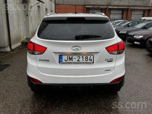White Hyundai ix35 2014 in Daugavpils, with an engine capacity of 2.00 L and mileage of 0 thousand km for 7700 €, photo 5 on AUTOMOTO.COM.LV