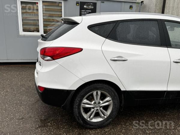White Hyundai ix35 2014 in Daugavpils, with an engine capacity of 2.00 L and mileage of 0 thousand km for 7700 €, photo 9 on AUTOMOTO.COM.LV