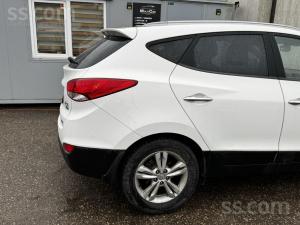 White Hyundai ix35 2014 in Daugavpils, with an engine capacity of 2.00 L and mileage of 0 thousand km for 7700 €, photo 9 on AUTOMOTO.COM.LV