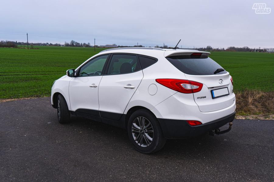 White Hyundai ix35 2014 in Marijampole, with an engine capacity of 2.00 L and mileage of 177 thousand km for 6990 €, photo 1 on AUTOMOTO.COM.LV