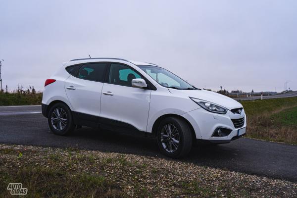 White Hyundai ix35 2014 in Marijampole, with an engine capacity of 2.00 L and mileage of 177 thousand km for 6990 €, photo 2 on AUTOMOTO.COM.LV