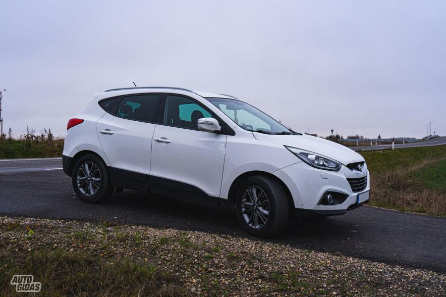 White Hyundai ix35 2014 in Marijampole, with an engine capacity of 2.00 L and mileage of 177 thousand km for 6990 €, photo 2 on AUTOMOTO.COM.LV