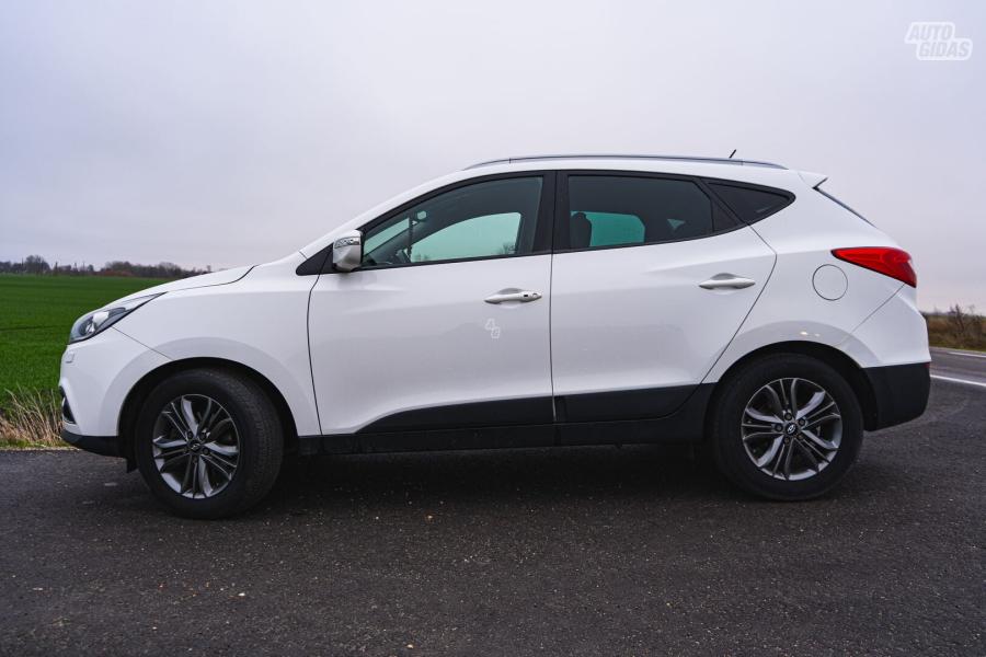 White Hyundai ix35 2014 in Marijampole, with an engine capacity of 2.00 L and mileage of 177 thousand km for 6990 €, photo 4 on AUTOMOTO.COM.LV
