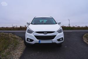 White Hyundai ix35 2014 in Marijampole, with an engine capacity of 2.00 L and mileage of 177 thousand km for 6990 €, photo 7 on AUTOMOTO.COM.LV